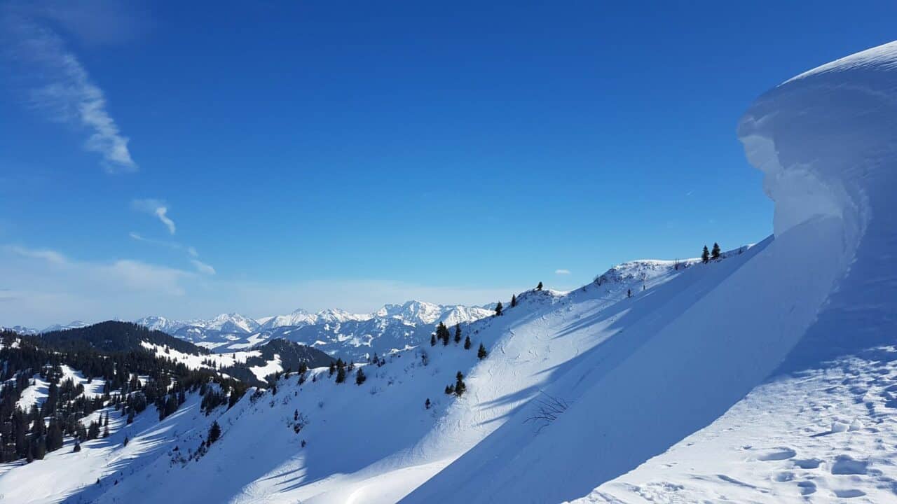 The importance of super regional exchange in facing transition in tourism destinations (ENG - DE ...